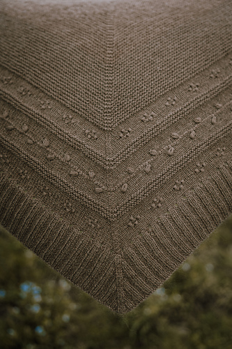 Ravelry: Skovbund Shawl pattern by Fiber Tales