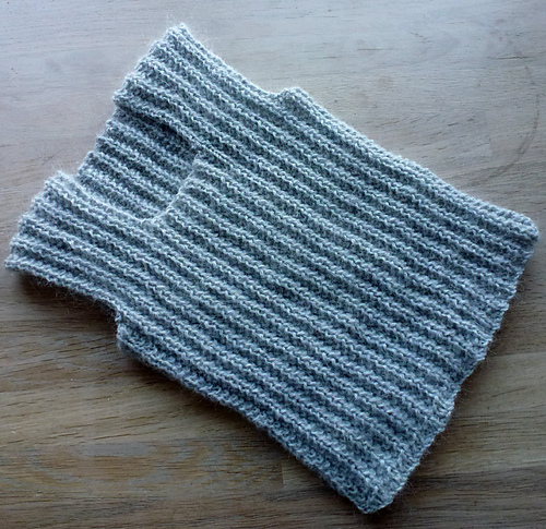 Ravelry: Vest i falsk patent pattern by Susie Haumann