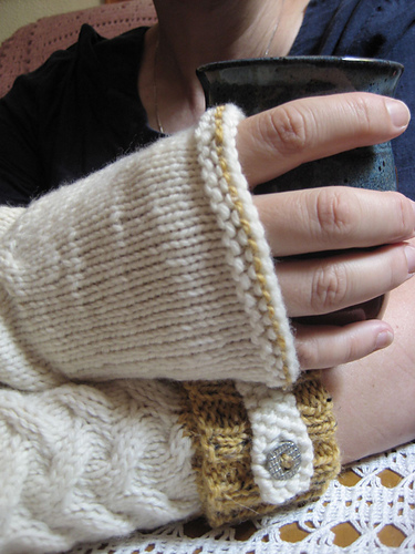 Ravelry: Shake the Barley Fingerless Gloves pattern by Erica Jackofsky ...