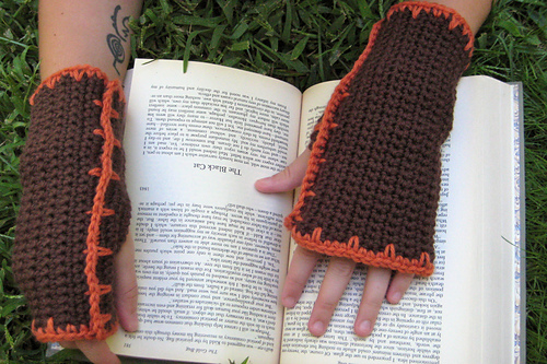 Ravelry: Timber Lily Fingerless Mitts pattern by Erica Jackofsky ...