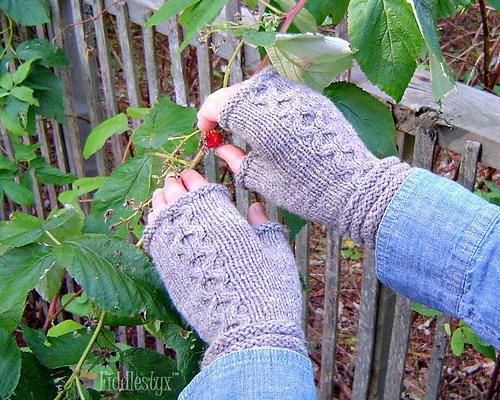 Ravelry: Northampton mitts pattern by Martha Johnson