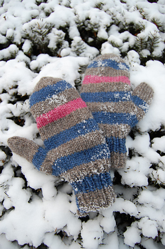 Ravelry: Easy Striped Mittens pattern by Laurie Sundstrom