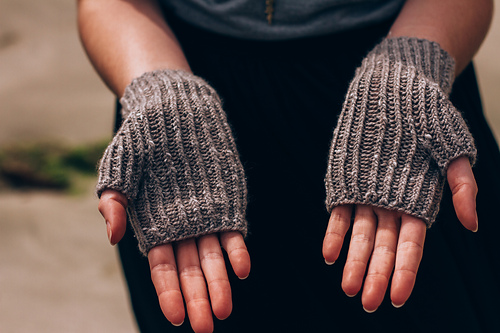 Ravelry: Pembroke Bay Mitts pattern by Fiona Alice