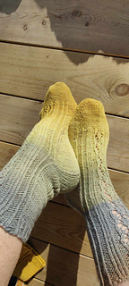 Ravelry: Perler på rad pattern by FjellrosaDesign