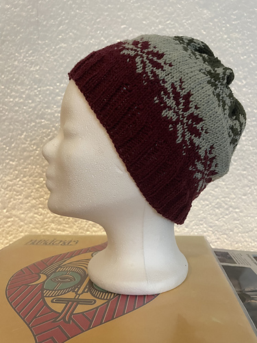Ravelry: Septemberstjerner Lue | September Star Beanie pattern by MaBe