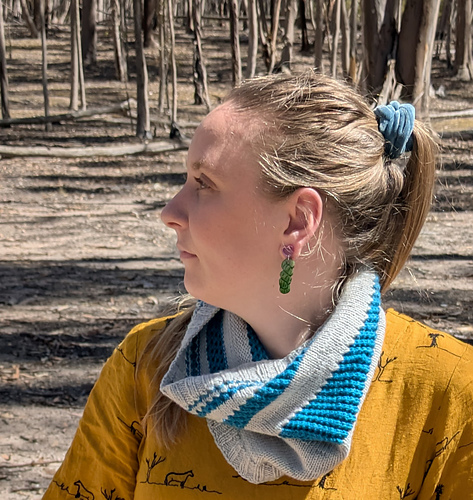 Ravelry: Basic Nonsense Fibonacci Cowl pattern by Tess Vandekolk