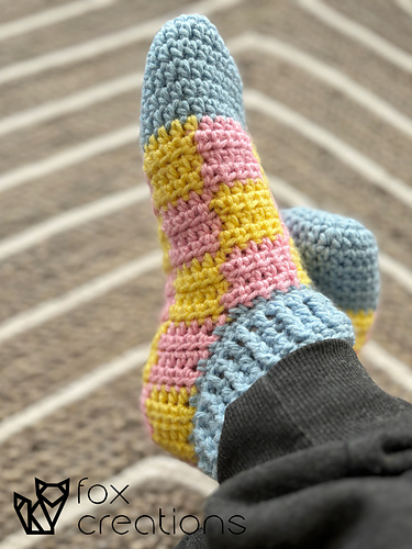 Ravelry: Cheery Checkered Slippers pattern by Monica Fox
