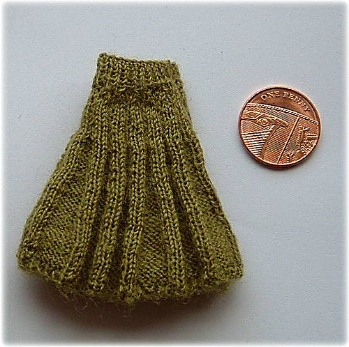 Ravelry: 1:12th scale Ladies Pleated Skirt pattern by Frances Powell
