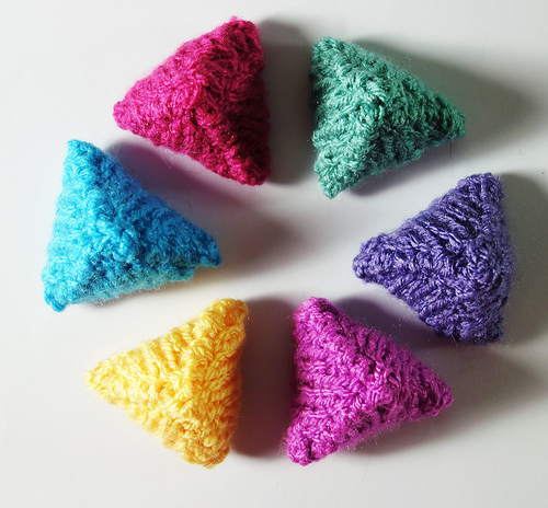 Ravelry: Tetrahedrons pattern by Frankie Brown