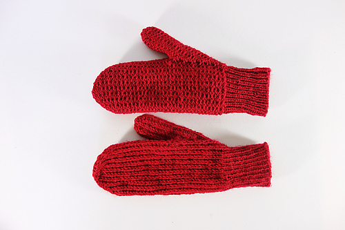 Ravelry: Padded Mittens pattern by Frankie Brown