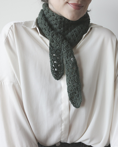 Ravelry: Medeliukas Mini & Regular Scarf pattern by Freaky For Yarn