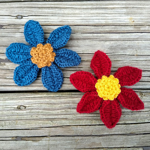 Ravelry: Daisy Flower Applique pattern by Ellen Aria