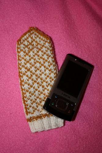 Ravelry: Mobile mitten pattern by Anne Karoline T. Ulset