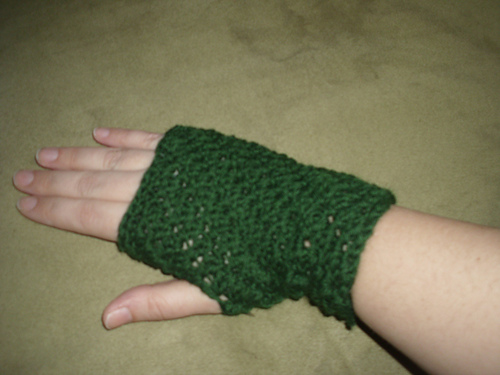 Ravelry: Easy Textured Fingerless Gloves pattern by tittiesse