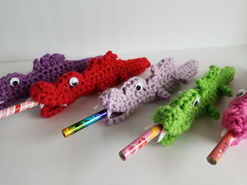 Ravelry: Alligator Pencil Cozy pattern by Lori Galloway