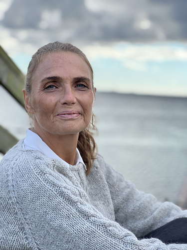 Ravelry: Fjäderlätt Sweater pattern by Garnfrun/ Helen Olsson