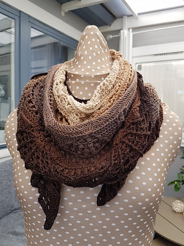 Ravelry: Carolen pattern by Helen Schulz & Carolina Karlsson