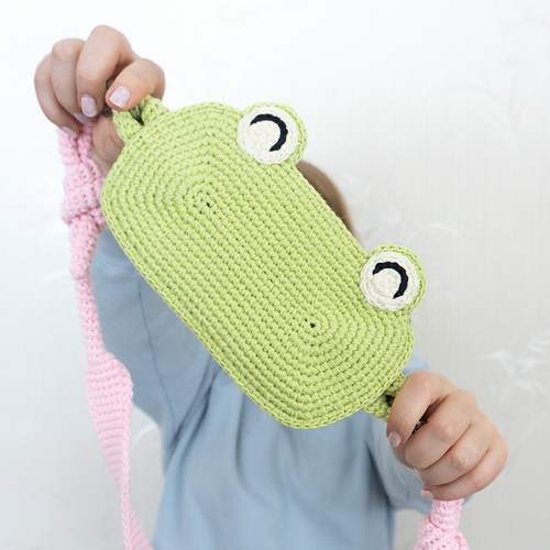 Ravelry: Artur the Frog Bag pattern by Veronica Lönnqvist