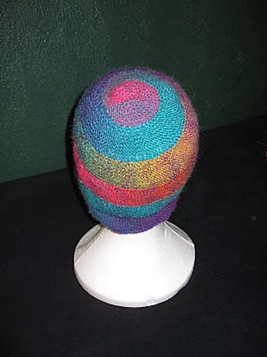 Ravelry: Spirallue på ti masker/ Ten stitch twister hat pattern by ...