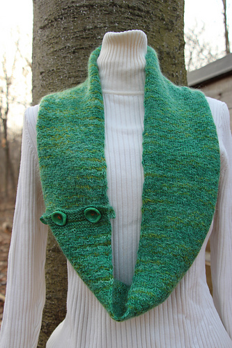 Ravelry: Acacia Cowl pattern by Gayle Clow