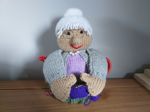 Ravelry: Knitting Nana tea cosy pattern by Alison Davis