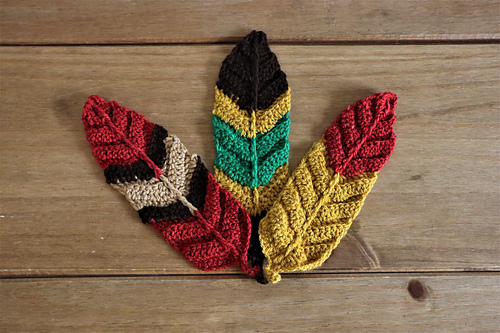 Ravelry: Feathers pattern by Teenie Crochets