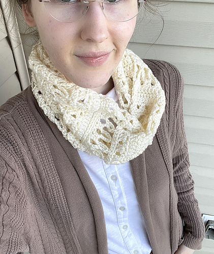 Ravelry Elena Cowl Scarf Pattern By Emily Johannes