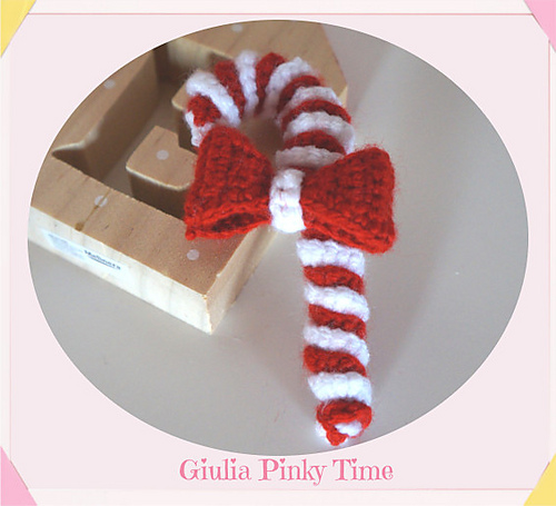 Ravelry: Candy cane decoration pattern by Giulia Pinky Time