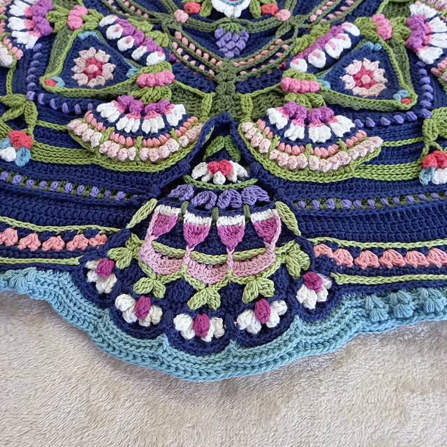 Ravelry: Goffel's Folksy Chrysalis Throw