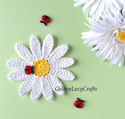 Ravelry: Daisy Applique pattern by GoldenLucyCrafts