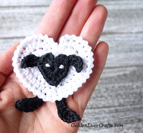 Ravelry: Heart Sheep Applique pattern by GoldenLucyCrafts