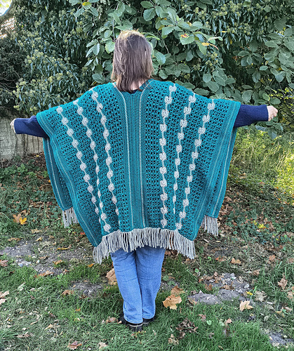 Ravelry: Chain of Stars Poncho pattern by Heidi Rodriguez
