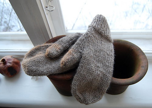 Ravelry: Oma Leni's Mittens pattern by Gralina Frie