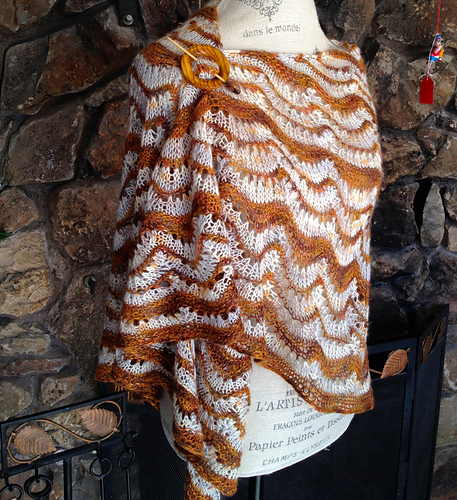 Ravelry: Taj Triangle Shawl pattern by Iris Schreier