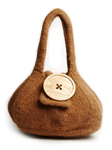 Ravelry: Giant Button Bag pattern by TOFT