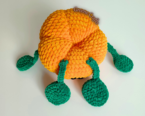 Ravelry: Crochet Pumpkin Plushie (Mr. Tendrils) pattern by Susanne Grünes