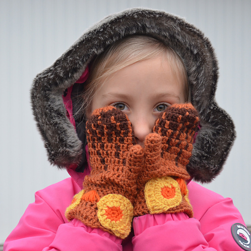 Ravelry: Bird Mittens pattern by Jay Greengrass