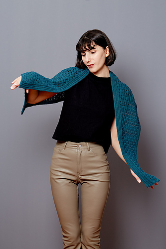 Ravelry: Attabi Shawl pattern by Nina Holubcova