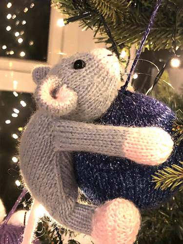 Ravelry: Christmas Tree Baubles pattern by Pat Alinejad