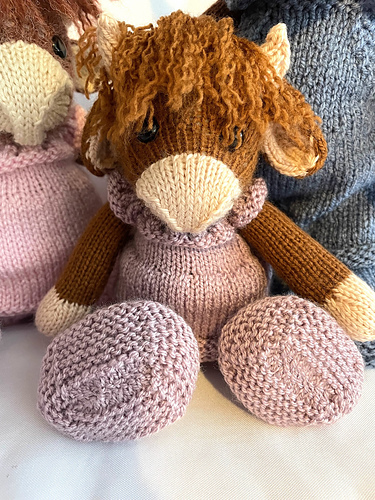 Ravelry: Cowslip pattern by Pat Alinejad