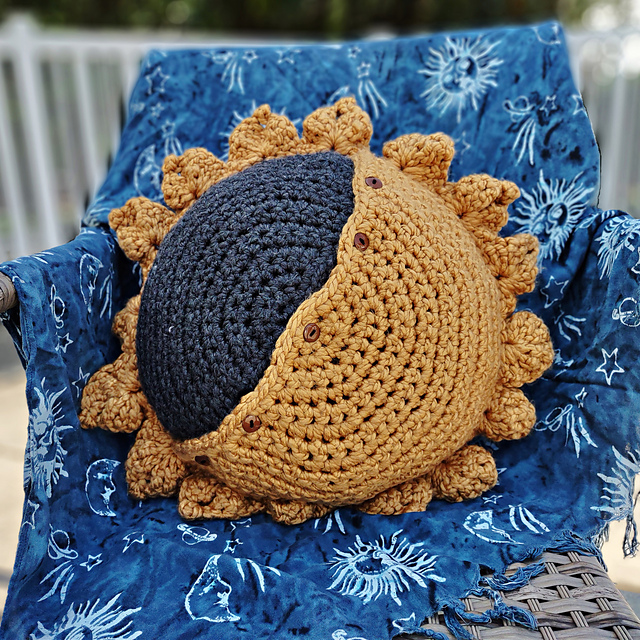 Ravelry: Solar Eclipse Pillowcase pattern by Kimberly Feliz