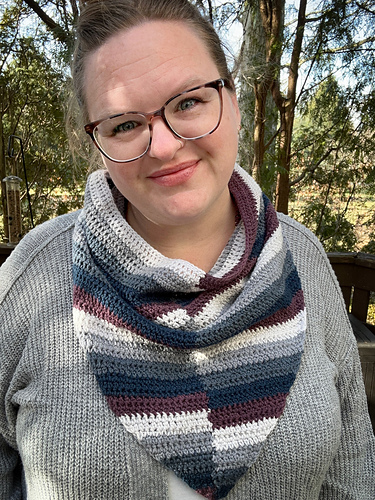 Ravelry: Bandana Split Cowl pattern by Haley Herman