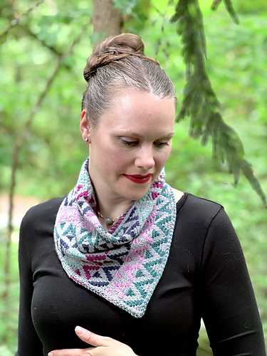 Ravelry: Midway Cowl pattern by Makenzie Alvarez