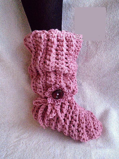 Ravelry: PINK CROCHET SLOUCHY SLIPPERS pattern by Emi Harrington