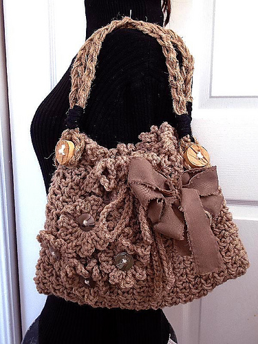 Ravelry: Frilly Purse pattern by Emi Harrington