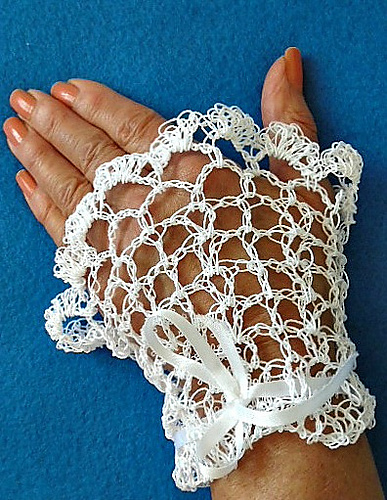 Ravelry: 1037-White Wedding Lacy cuffs pattern by Emi Harrington