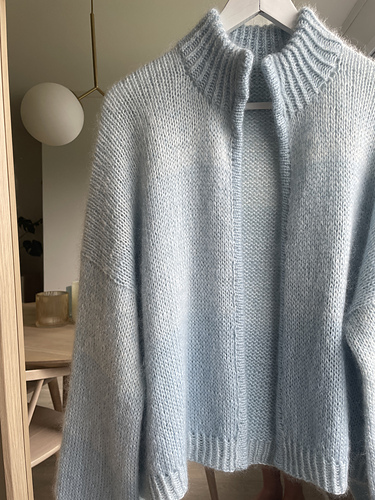 Ravelry: Multe Cardigan (sy og klipp) pattern by Kristine Brynildsen