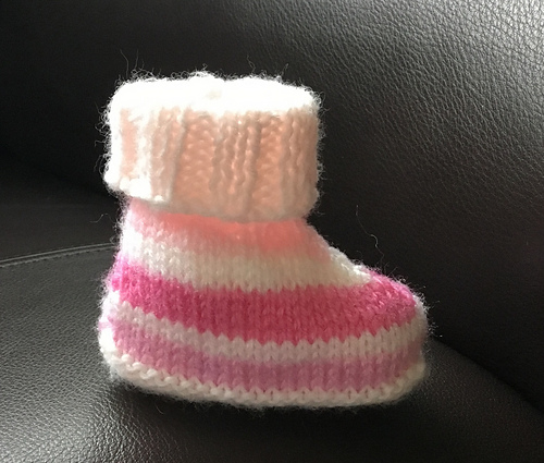Ravelry: Baby Hug Boots pattern by marianna mel