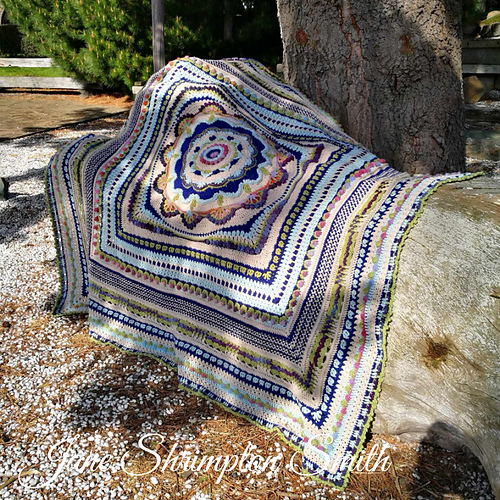 Ravelry: Lowen pattern by Helen Shrimpton