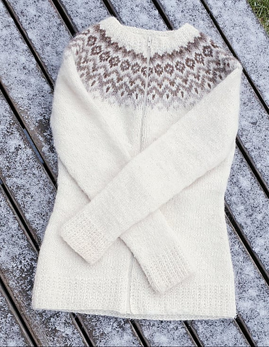 Ravelry: Hundslappadrífa lopapeysa pattern by Helga Drofn Thorarinsdottir